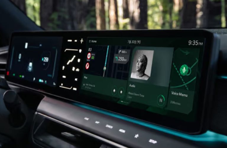 What Are Display Themes in Kia Vehicles?